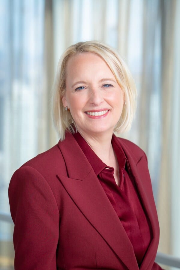 JULIE SWEET ประธานและซีอีโอของ ACCENTURE จะขึ้นกล่าวปาฐกถาพิเศษที่งาน ...